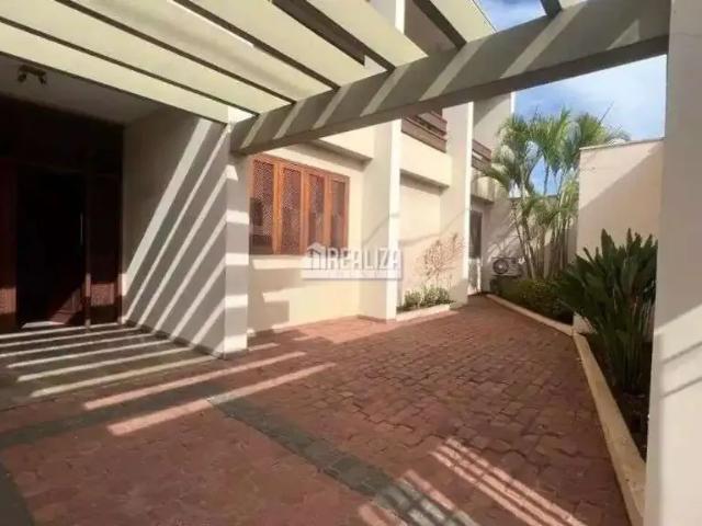 Casa / Sobrado para Locação em Uberaba/MG Centro 4 Quartos