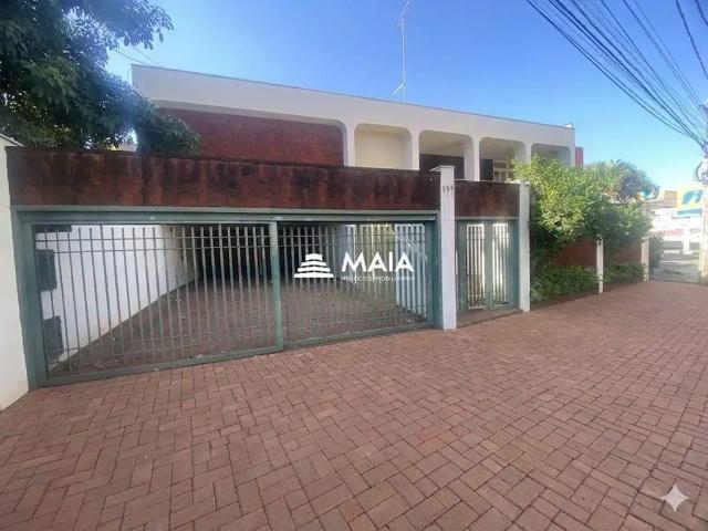 Casa / Sobrado para Locação em Uberaba/MG Centro 4 Quartos
