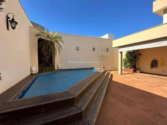 Casa / Sobrado para Locação em Uberaba/MG Centro 3 Quartos