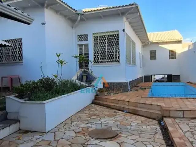 Casa / Sobrado para Locação em Uberaba/MG Fabrício 6 Quartos