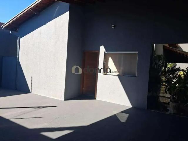 Casa / Sobrado para Locação em Uberaba/MG Parque das Laranjeiras 2 Quartos