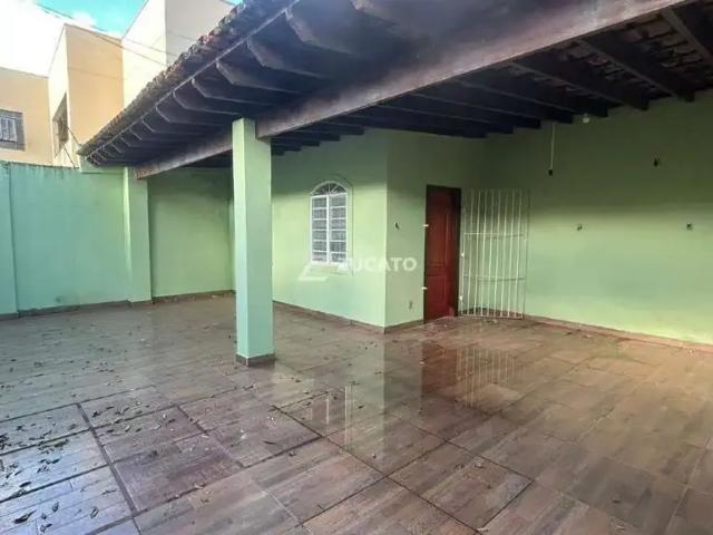 Casa / Sobrado para Locação em Uberaba/MG Universitário 3 Quartos