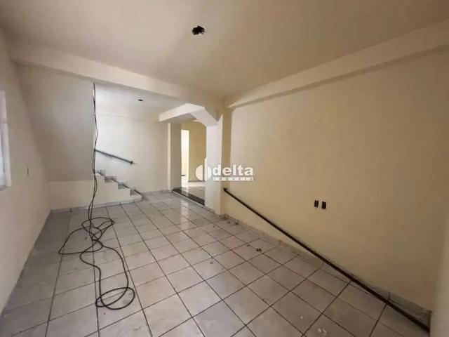 Casa / Sobrado para Locação em Uberlândia/MG Marta Helena 4 Quartos