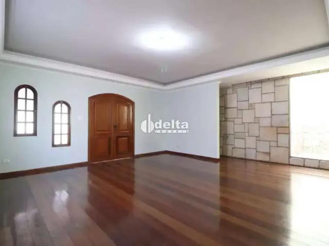 Casa / Sobrado para Locação em Uberlândia/MG Marta Helena 4 Quartos