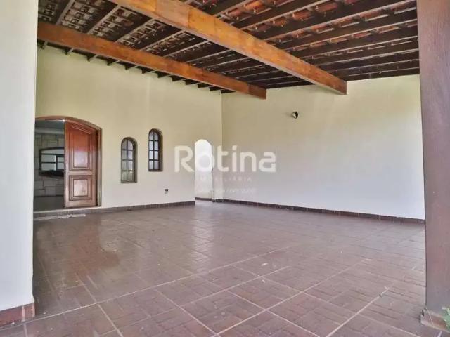 Casa / Sobrado para Locação em Uberlândia/MG Marta Helena 4 Quartos