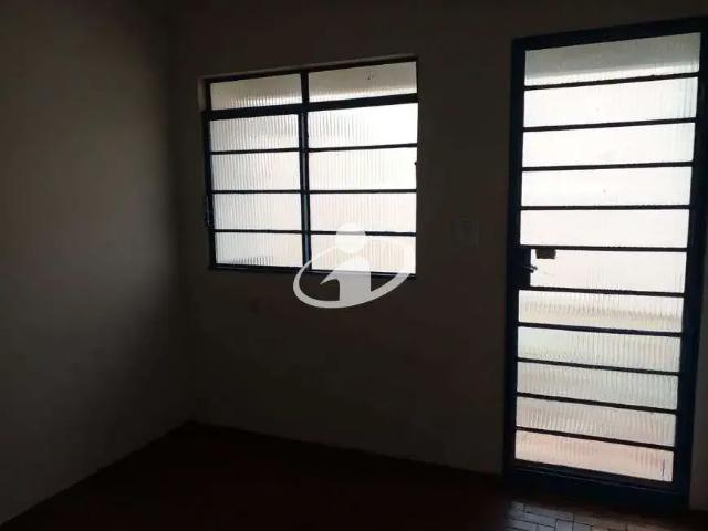 Casa / Sobrado para Locação em Uberlândia/MG Marta Helena 2 Quartos