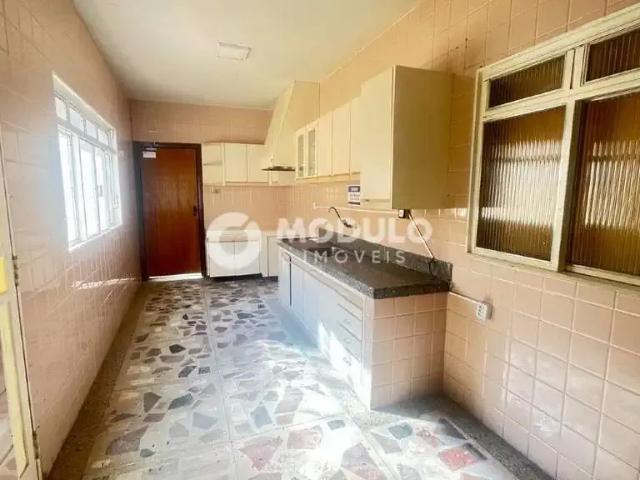 Casa / Sobrado para Locação em Uberlândia/MG Martins 3 Quartos