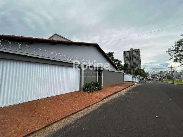 Casa / Sobrado para Locação em Uberlândia/MG Morada da Colina 3 Quartos