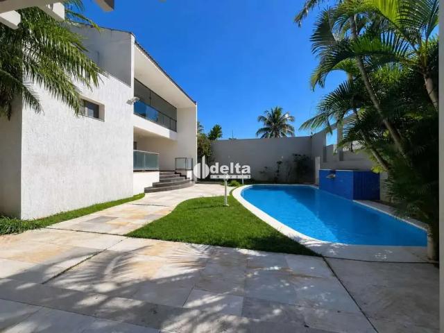 Casa / Sobrado para Locação em Uberlândia/MG Morada da Colina 5 Quartos