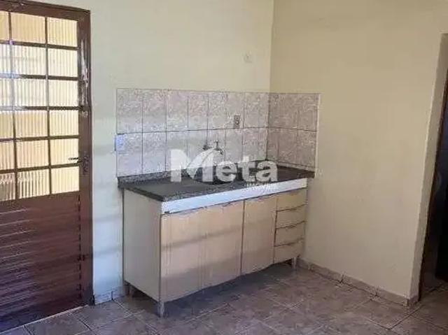 Casa / Sobrado para Locação em Uberlândia/MG Nossa Senhora Aparecida 2 Quartos