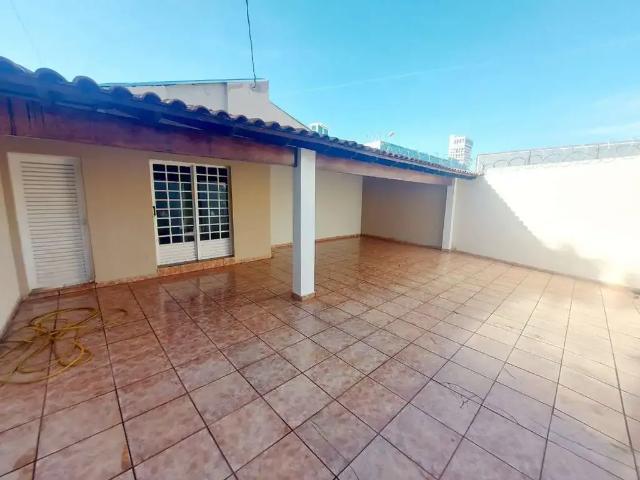 Casa / Sobrado para Locação em Uberlândia/MG Nossa Senhora Aparecida 3 Quartos