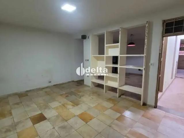 Casa / Sobrado para Locação em Uberlândia/MG Nossa Senhora Aparecida 5 Quartos