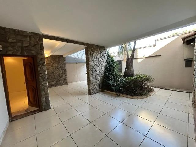 Casa / Sobrado para Locação em Uberlândia/MG Nossa Senhora Aparecida 6 Quartos
