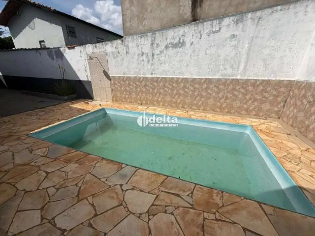 Casa / Sobrado para Locação em Uberlândia/MG Nossa Senhora das Graças 3 Quartos