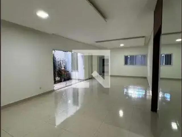 Casa / Sobrado para Locação em Uberlândia/MG Novo Mundo 3 Quartos