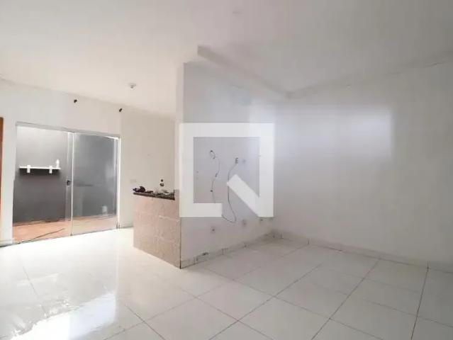 Casa / Sobrado para Locação em Uberlândia/MG Novo Mundo 2 Quartos
