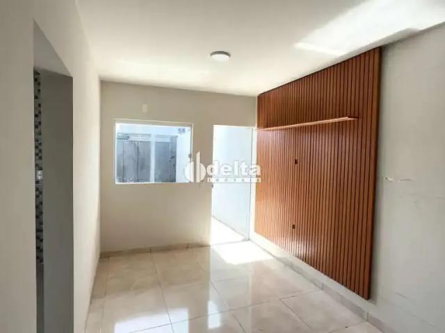 Casa / Sobrado para Locação em Uberlândia/MG Novo Mundo 2 Quartos
