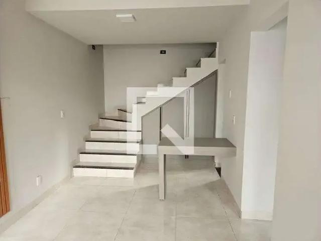 Casa / Sobrado para Locação em Uberlândia/MG Novo Mundo 2 Quartos