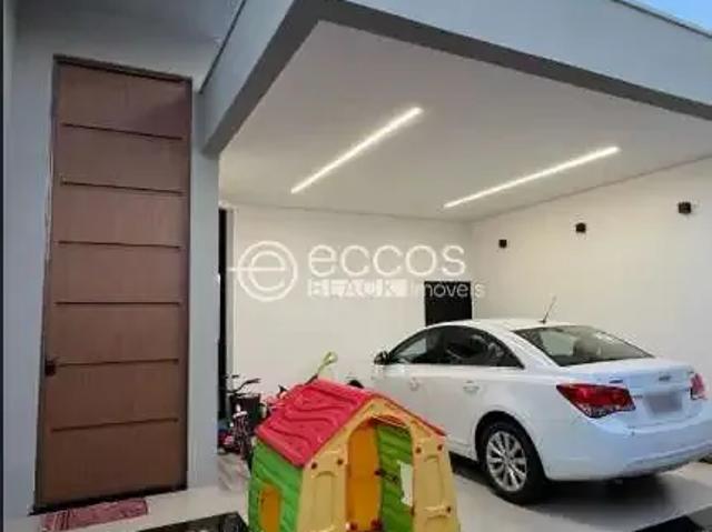 Casa / Sobrado para Locação em Uberlândia/MG Novo Mundo 4 Quartos