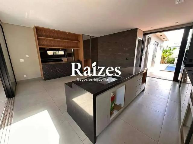 Casa / Sobrado para Locação em Uberlândia/MG Nova Uberlândia 4 Quartos