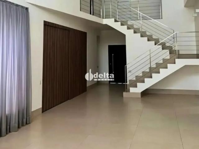 Casa / Sobrado para Locação em Uberlândia/MG Nova Uberlândia 5 Quartos