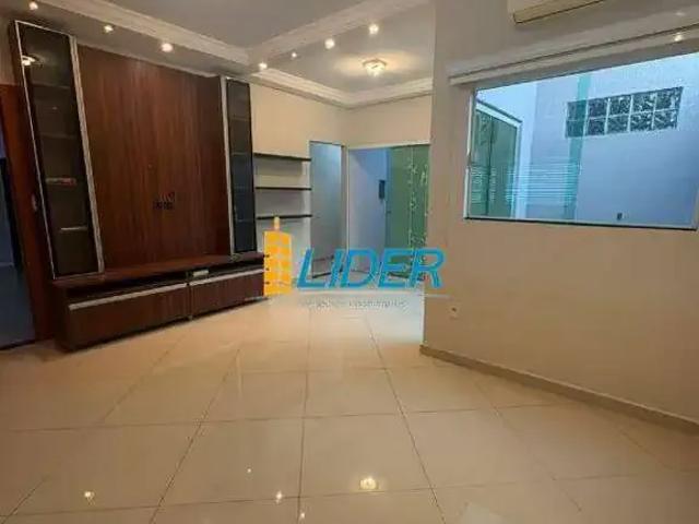Casa / Sobrado para Locação em Uberlândia/MG Nova Uberlândia 3 Quartos