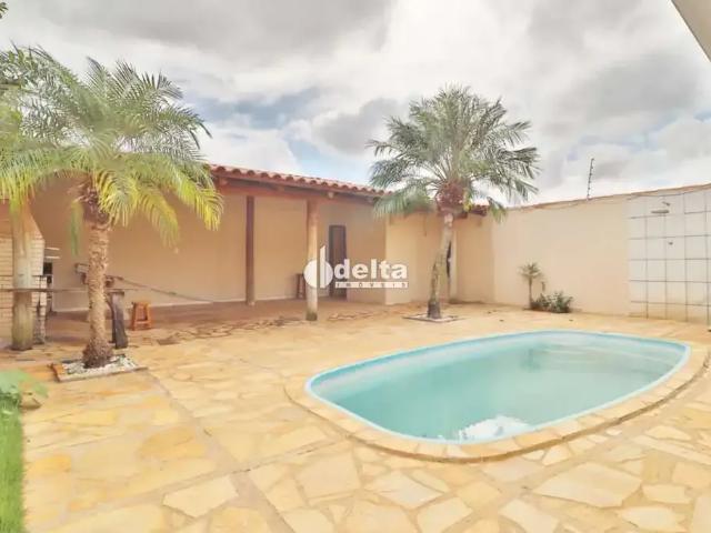 Casa / Sobrado para Locação em Uberlândia/MG Nova Uberlândia 3 Quartos