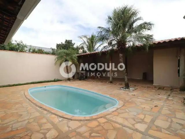 Casa / Sobrado para Locação em Uberlândia/MG Nova Uberlândia 3 Quartos