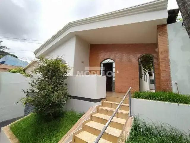 Casa / Sobrado para Locação em Uberlândia/MG Osvaldo Rezende 7 Quartos