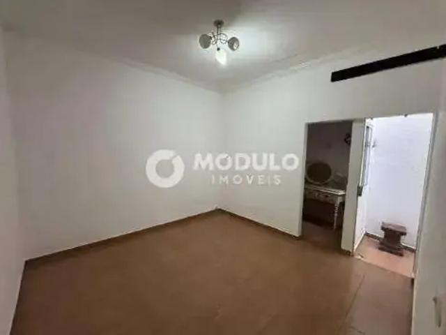 Casa / Sobrado para Locação em Uberlândia/MG Osvaldo Rezende 2 Quartos