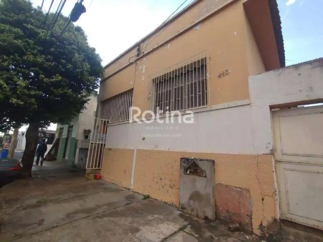 Casa / Sobrado para Locação em Uberlândia/MG Osvaldo Rezende 3 Quartos