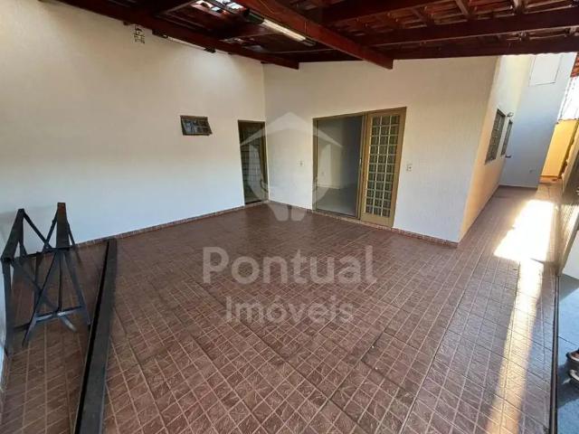 Casa / Sobrado para Locação em Uberlândia/MG Bom Jesus 2 Quartos