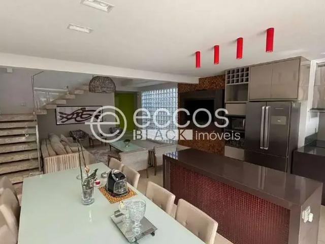 Casa / Sobrado para Locação em Uberlândia/MG Bom Jesus 3 Quartos