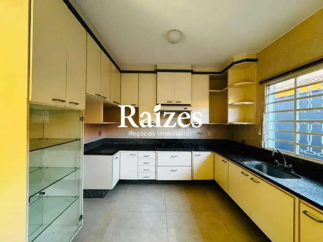 Casa / Sobrado para Locação em Uberlândia/MG Brasil 4 Quartos