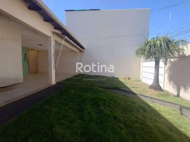 Casa / Sobrado para Locação em Uberlândia/MG Brasil 4 Quartos