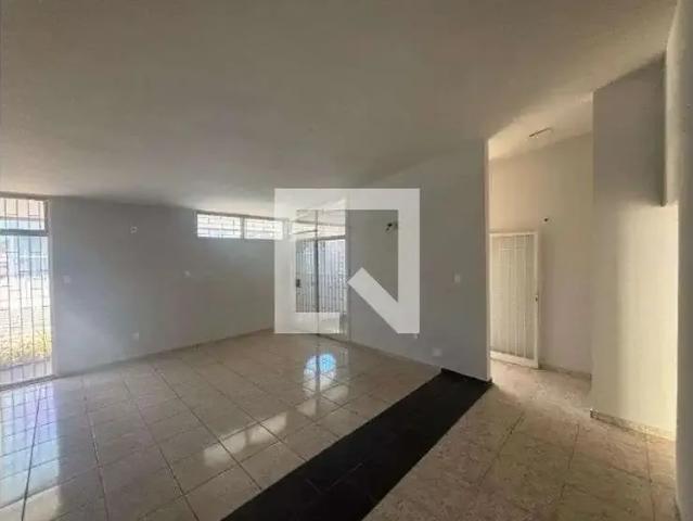 Casa / Sobrado para Locação em Uberlândia/MG Brasil 4 Quartos
