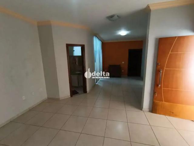 Casa / Sobrado para Locação em Uberlândia/MG Brasil 4 Quartos