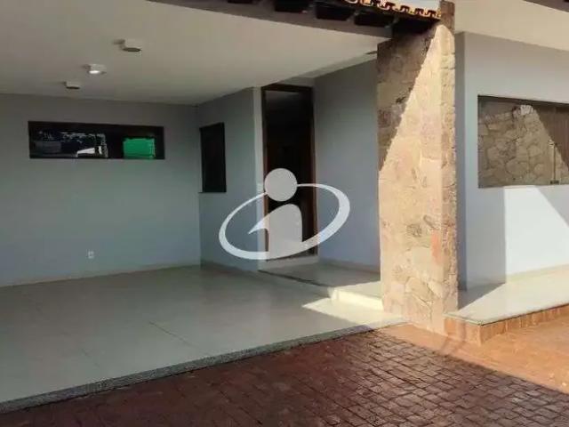 Casa / Sobrado para Locação em Uberlândia/MG Brasil 4 Quartos