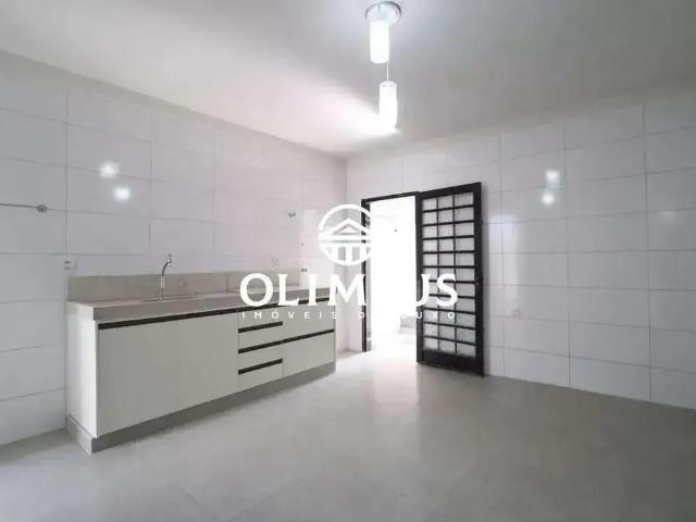 Casa / Sobrado para Locação em Uberlândia/MG Brasil 4 Quartos