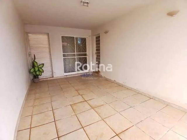 Casa / Sobrado para Locação em Uberlândia/MG Brasil 5 Quartos