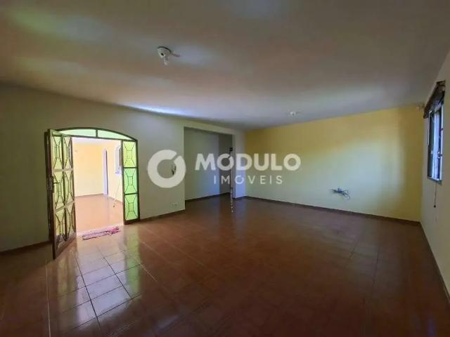 Casa / Sobrado para Locação em Uberlândia/MG Brasil 5 Quartos