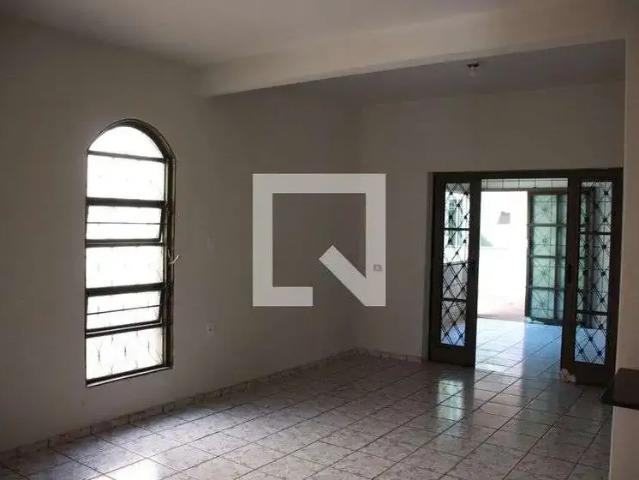Casa / Sobrado para Locação em Uberlândia/MG Brasil 6 Quartos