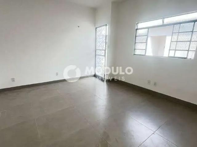 Casa / Sobrado para Locação em Uberlândia/MG Brasil 2 Quartos