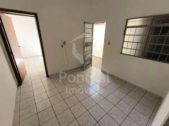 Casa / Sobrado para Locação em Uberlândia/MG Brasil 2 Quartos