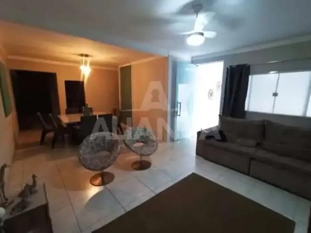 Casa / Sobrado para Locação em Uberlândia/MG Brasil 3 Quartos