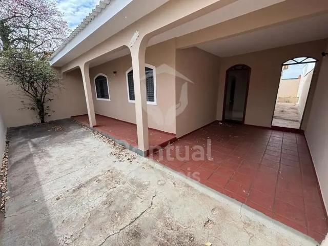 Casa / Sobrado para Locação em Uberlândia/MG Brasil 3 Quartos