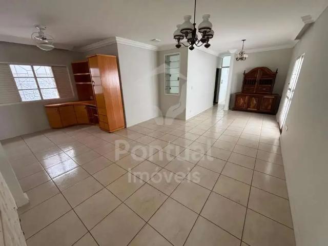 Casa / Sobrado para Locação em Uberlândia/MG Brasil 3 Quartos