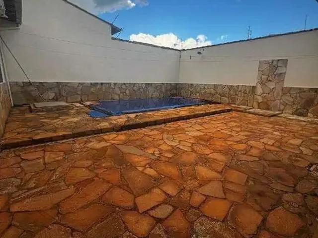 Casa / Sobrado para Locação em Uberlândia/MG Brasil 3 Quartos