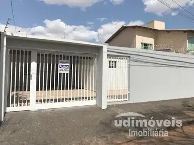 Casa / Sobrado para Locação em Uberlândia/MG Brasil 3 Quartos