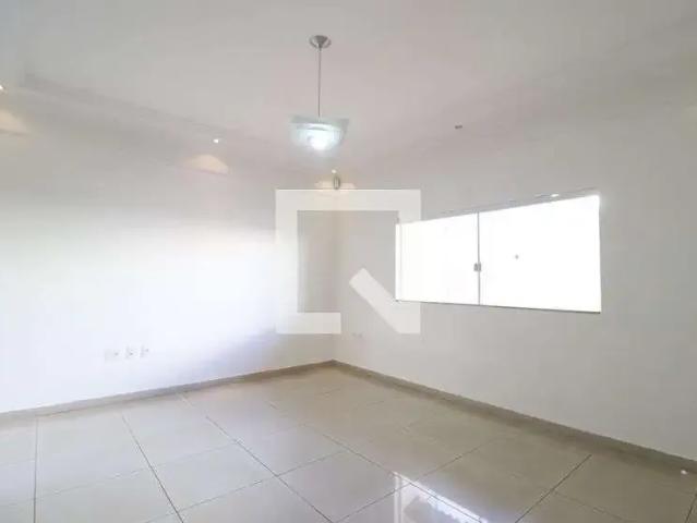 Casa / Sobrado para Locação em Uberlândia/MG Brasil 3 Quartos